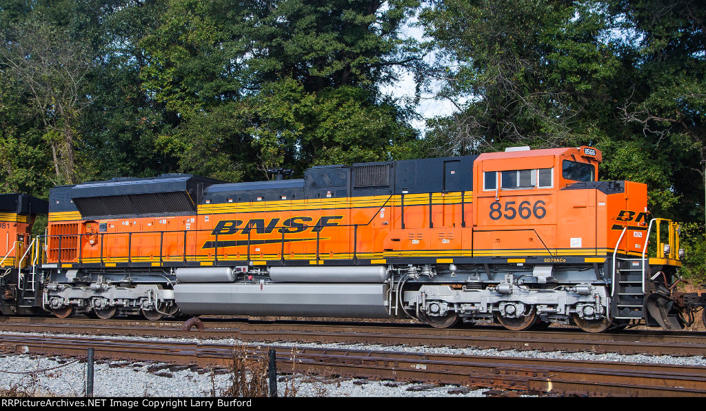 BNSF 8566